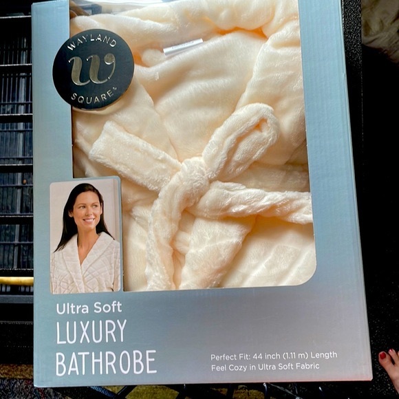 Wayland Square | Intimates & Sleepwear | Nwt Soft Fuzzy Robe Choice Of ...